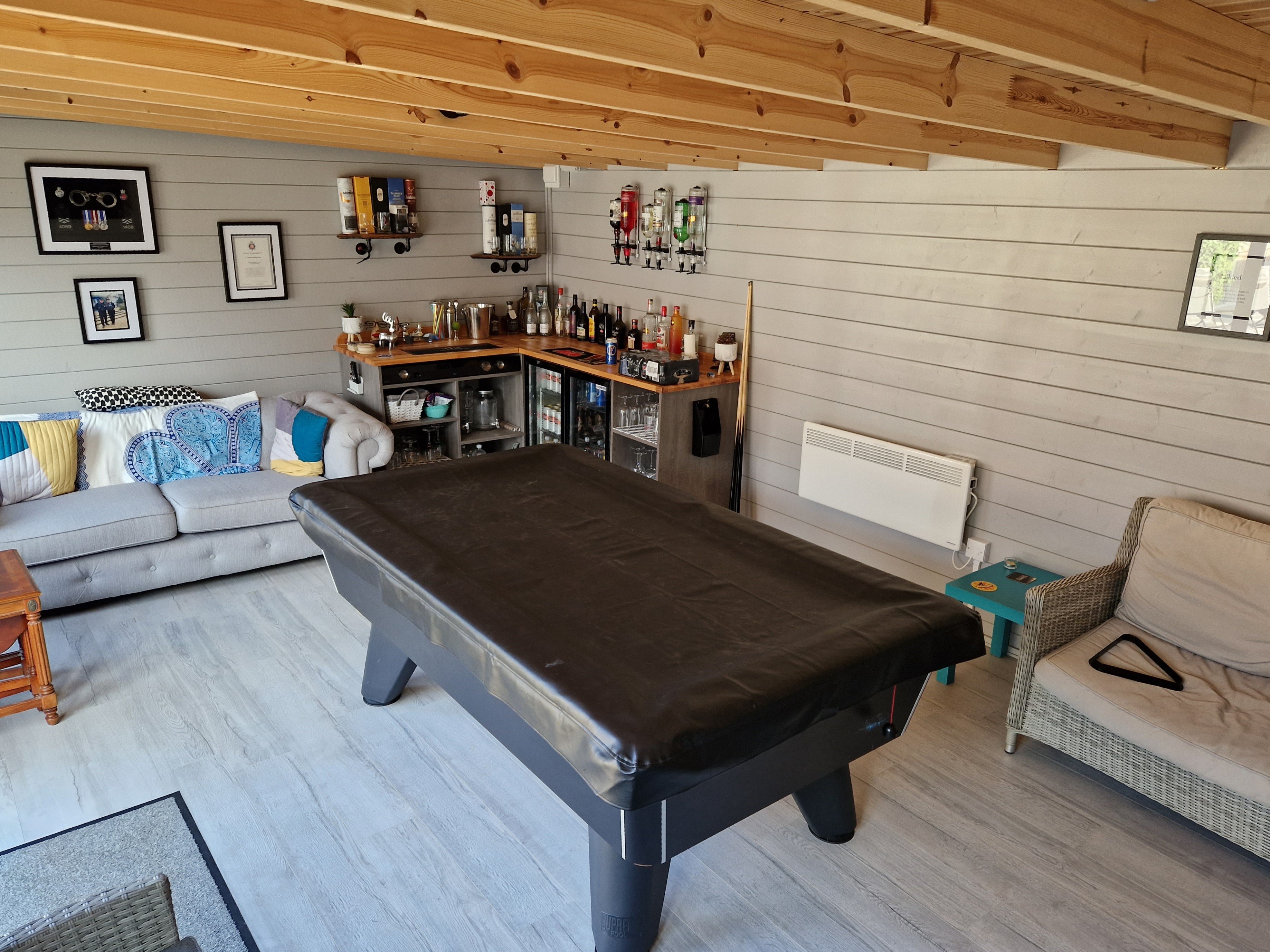 Lillevilla Pent Log Cabin 6m x 3m | The Greenhouse People
